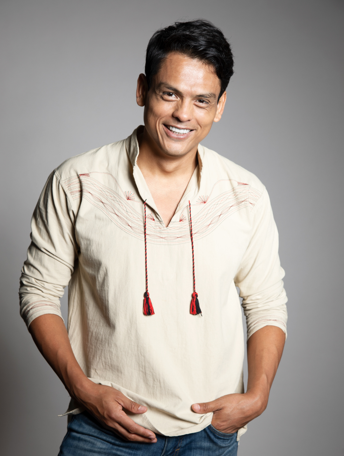 El talento del actor mexicano Cuauhtli Jiménez brilla en el teatro de ...