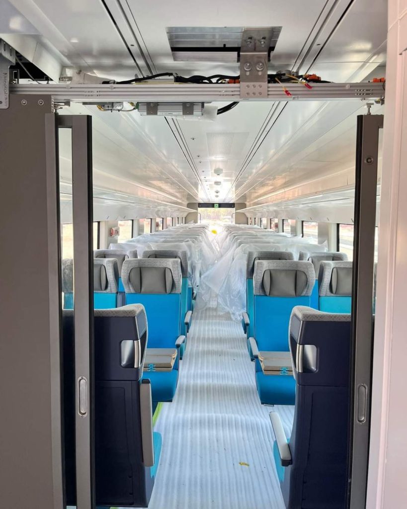 Así luce el interior del primer vagón del Tren Maya que arribó a Cancún ...